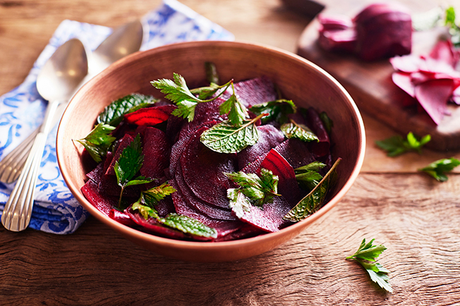 Salada de beterraba com ervas frescas - Panelinha