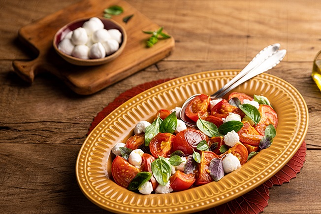 Salada caprese com tomate assado - Panelinha