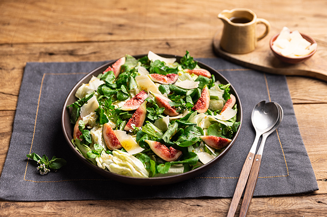 Salada de folhas verdes com figo e balsâmico - Panelinha