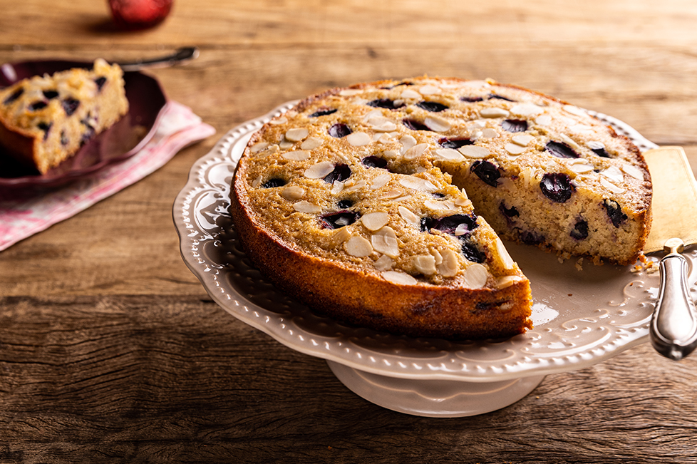 TARTA DE ALMENDRAS CON COCO Y UVA